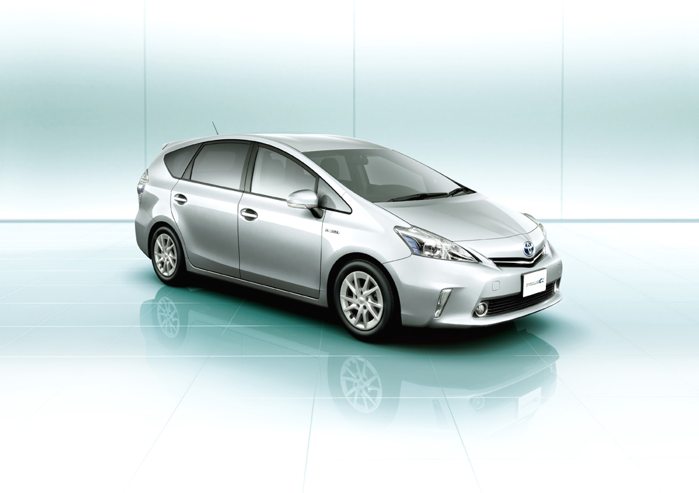 TMC Launches 'Prius α' | Toyota | Global Newsroom | Toyota Motor ...